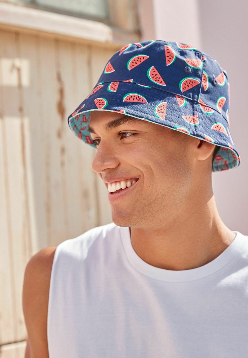 Next REVERSIBLE BUCKET HAT - Hatte - blue/flamingo/watermelon/blå ...