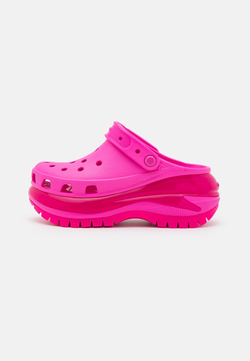 Crocs CLASSIC MEGA CRUSH UNISEX - Sandaler - juice/lys pink - Zalando.dk