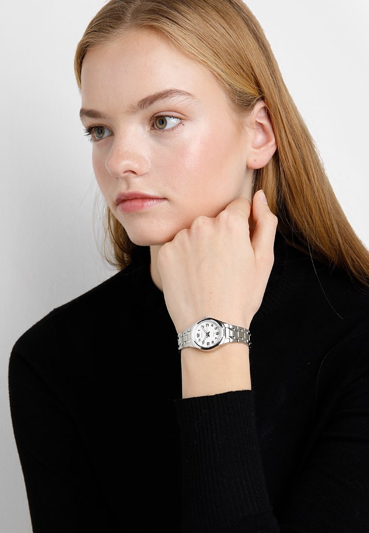 Casio Uhr - weiß - Zalando.at