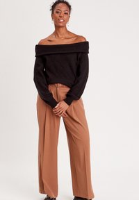 Cache Cache MIT BARDOT-AUSSCHNITT - Jersey de punto - noir/negro ...