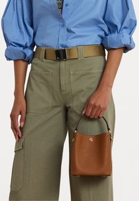 Lauren Ralph Lauren CROSSHATCH SMALL REESE BUCKET BAG - Handbag - tan ...