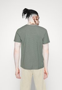 Marc O'Polo DENIM SHORT SLEEVE RELAXED CHEST POCKET - T-Shirt print ...