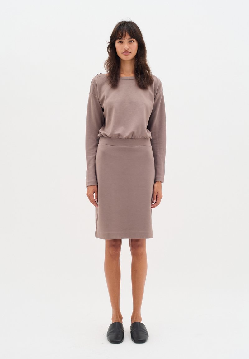 InWear SUBINA VINCENT BOATNECK - Jerseyklänning - sandy grey/brun ...