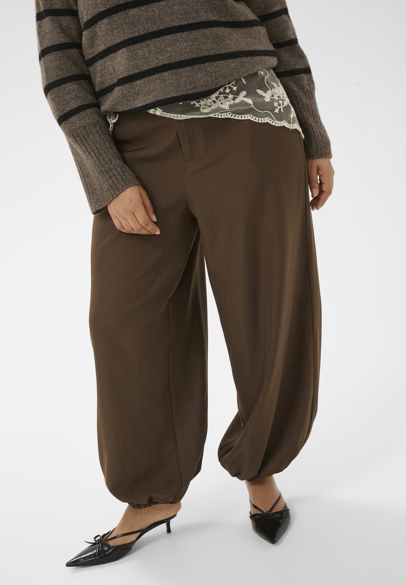 Kaffe Curve YASMINA - Housut - chocolate brown cc/tummanruskea - Zalando.fi
