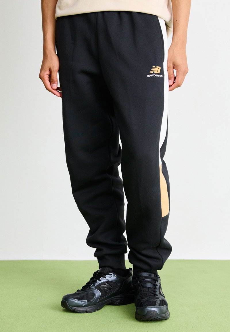 New Balance CLASSICS - Tracksuit bottoms - black/black - Zalando.ie