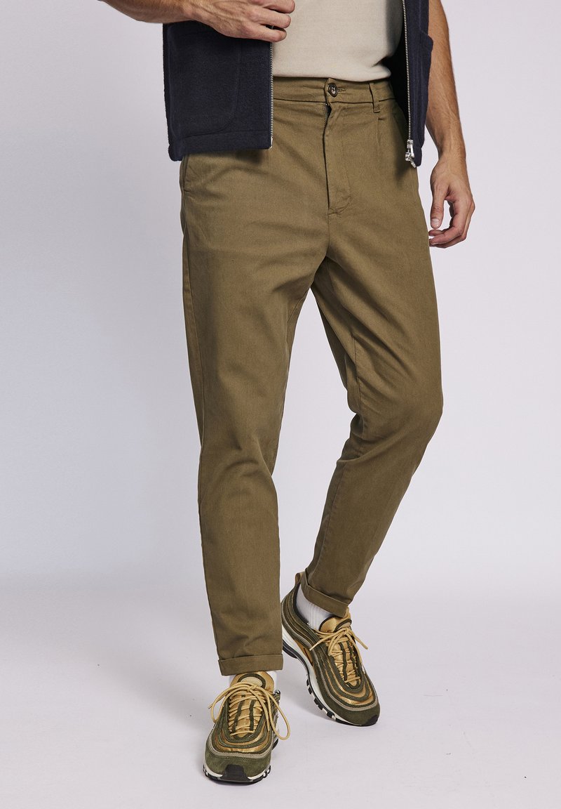 Redefined Rebel Chino - dark olive/dunkelgrün - Zalando.de
