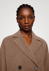 Object Petite OBJKEILY - Abrigo clásico - melange/gris claro jaspeado ...