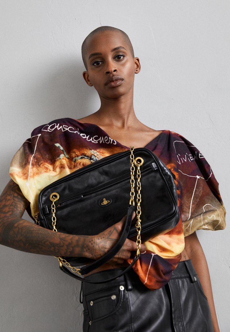 Vivienne Westwood PARIS CHAIN CROSSBODY - Umhängetasche - black/schwarz - Zalando.ch