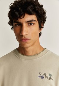 Scalpers PLANT EMBROIDERY - Sweater - light duck/lichtgroen - Zalando.nl