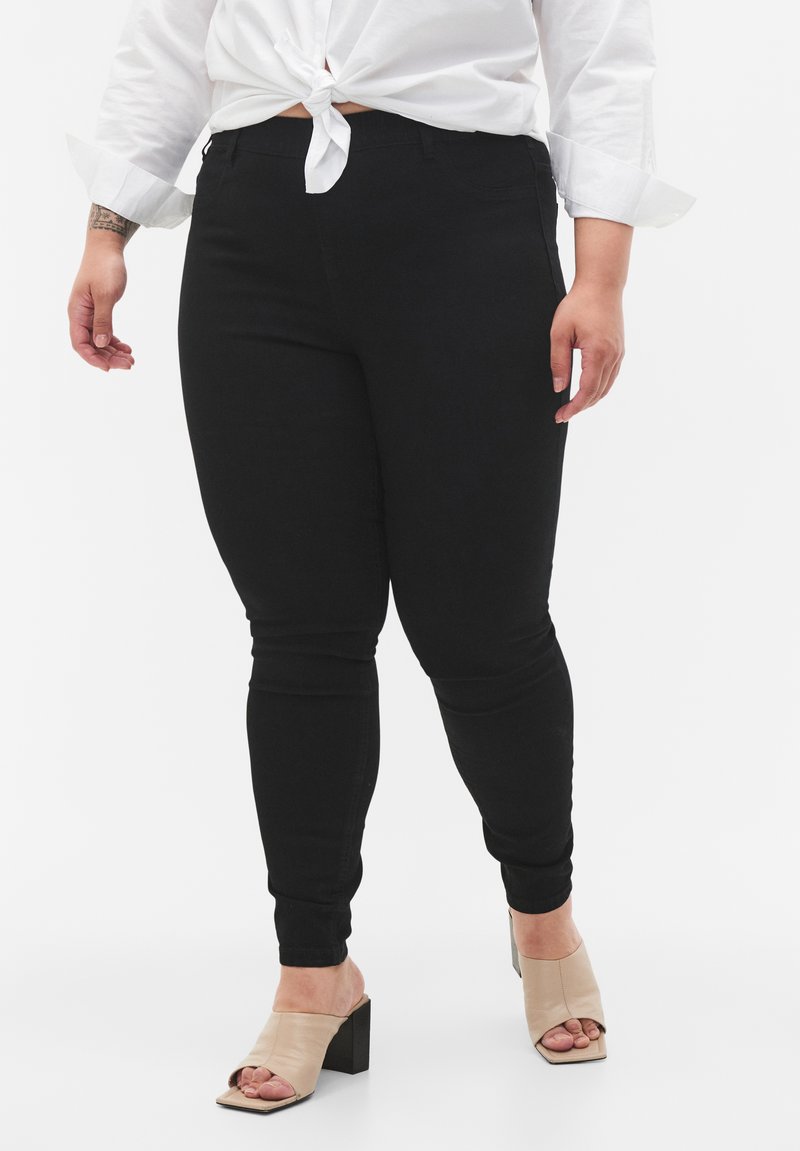 Zizzi WITH BACK POCKETS - Jeggings - black/zwart - Zalando.be