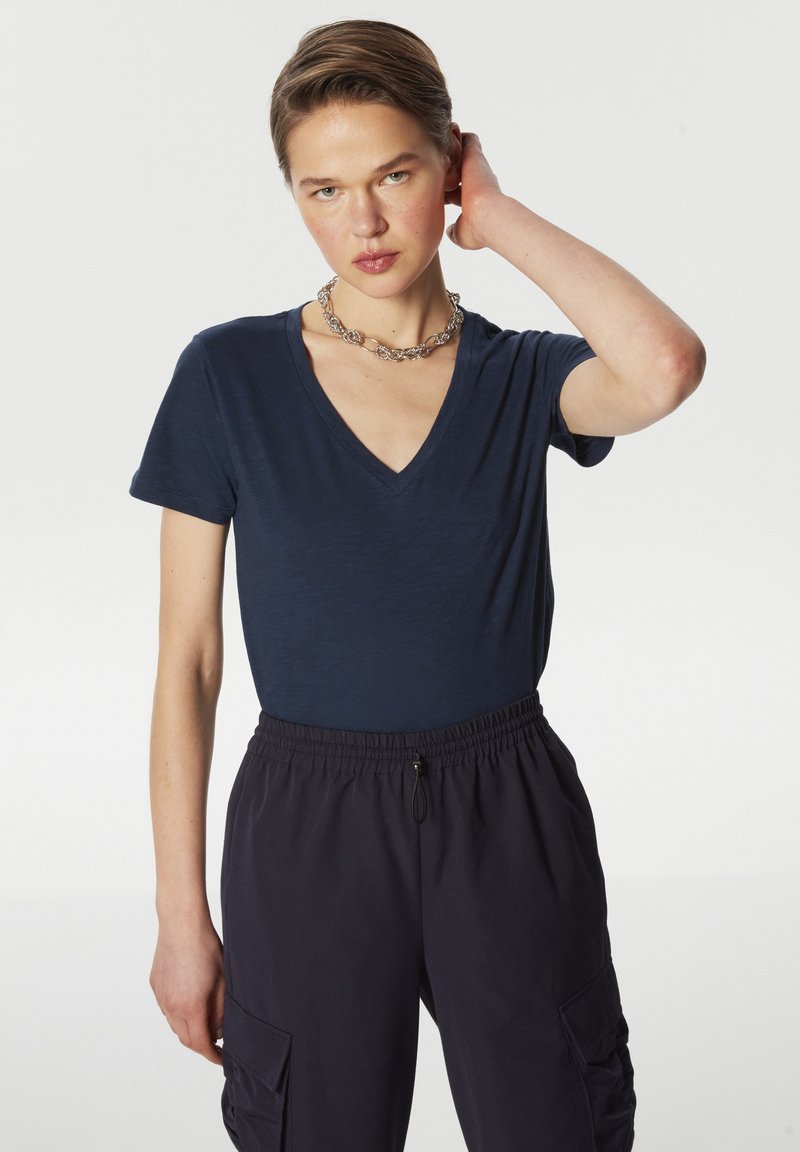 Twist REGULAR FIT V-NECK BASIC - T-shirt basic - navy/donkerblauw ...