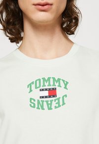 Tommy Jeans MIRROR TANK - Top - minty/mint - Zalando.de