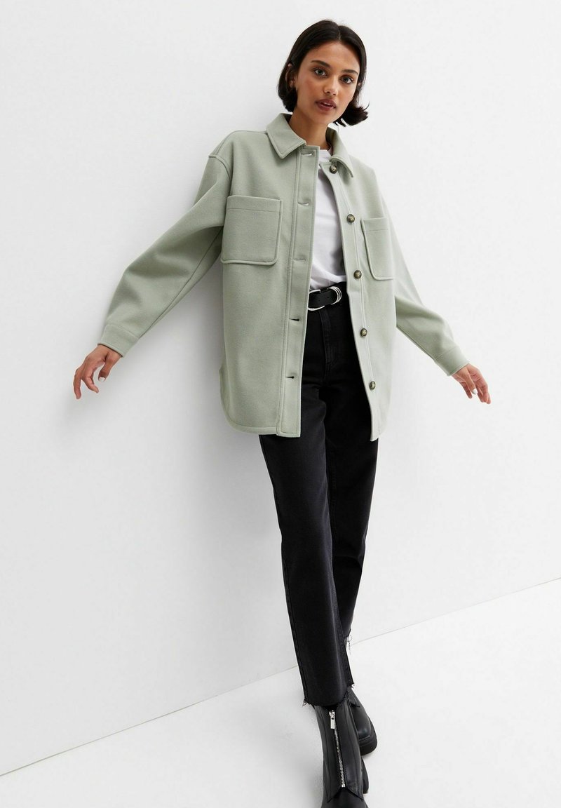 New Look DOUBLE POCKET SHACKET - Abrigo corto - light green/verde claro ...