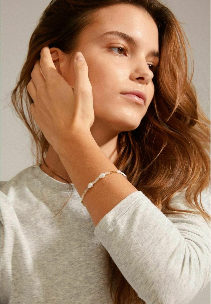 Pilgrim INDIANA BEADS - Brăţară - white/alb - Zalando.ro