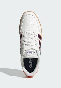 adidas Sportswear BREAKNET 3.0 - Baskets basses - core white aurora ...