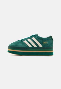 adidas Originals GAZELLE STACK - Sneakers - collegiate green/cream ...