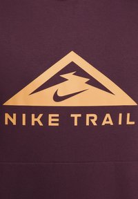 Nike Performance MAGIC HOUR HOODIE - Sweat à capuche - night maroon ...