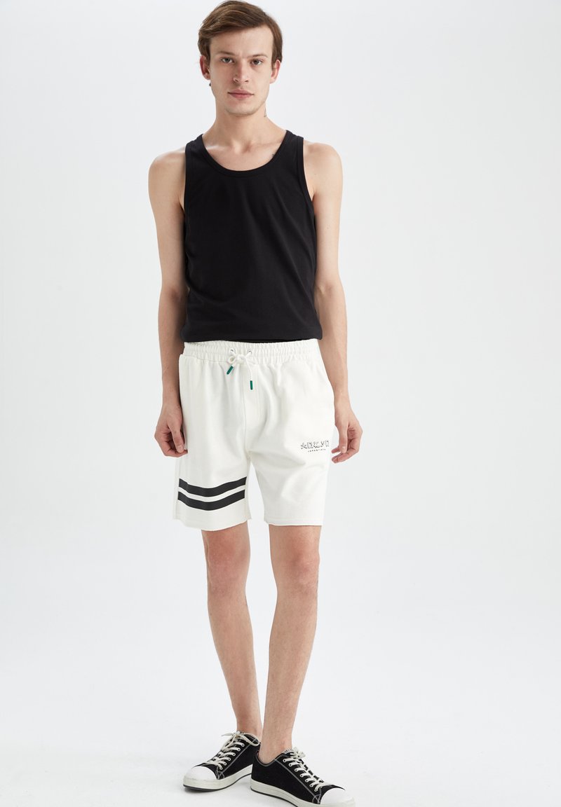 Defacto Shorts Ecru Beige Zalando De