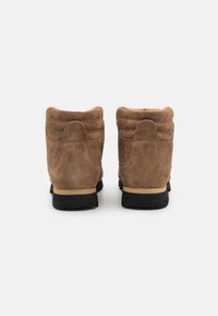 Scarpa PRIMITIVE UNISEX - Túracipők - natural/rope/napbarnított ...