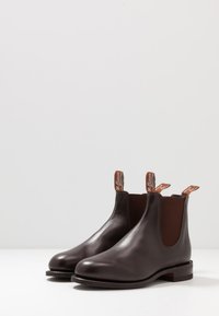 R. M. WILLIAMS COMFORT TURNOUT ROUND G FIT - Stiefelette - chesnut ...