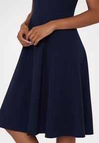 Lauren Ralph Lauren CHARLEY SLEEVELESS DAY DRESS - Jerseykleid - lighthouse navy/blau - Zalando.de