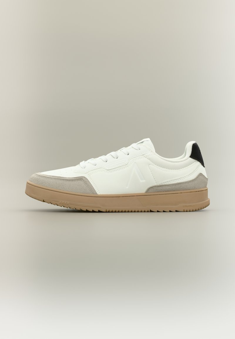 ARKK Copenhagen NOVAKLASS - Joggesko - bright white/black/hvit - Zalando.no