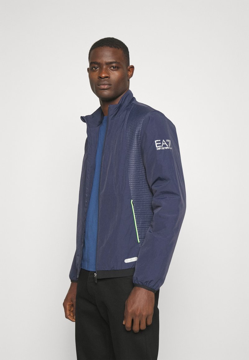 EA7 Emporio Armani JACKET - Kerge jope - blu navy/tumesinine - Zalando.ee