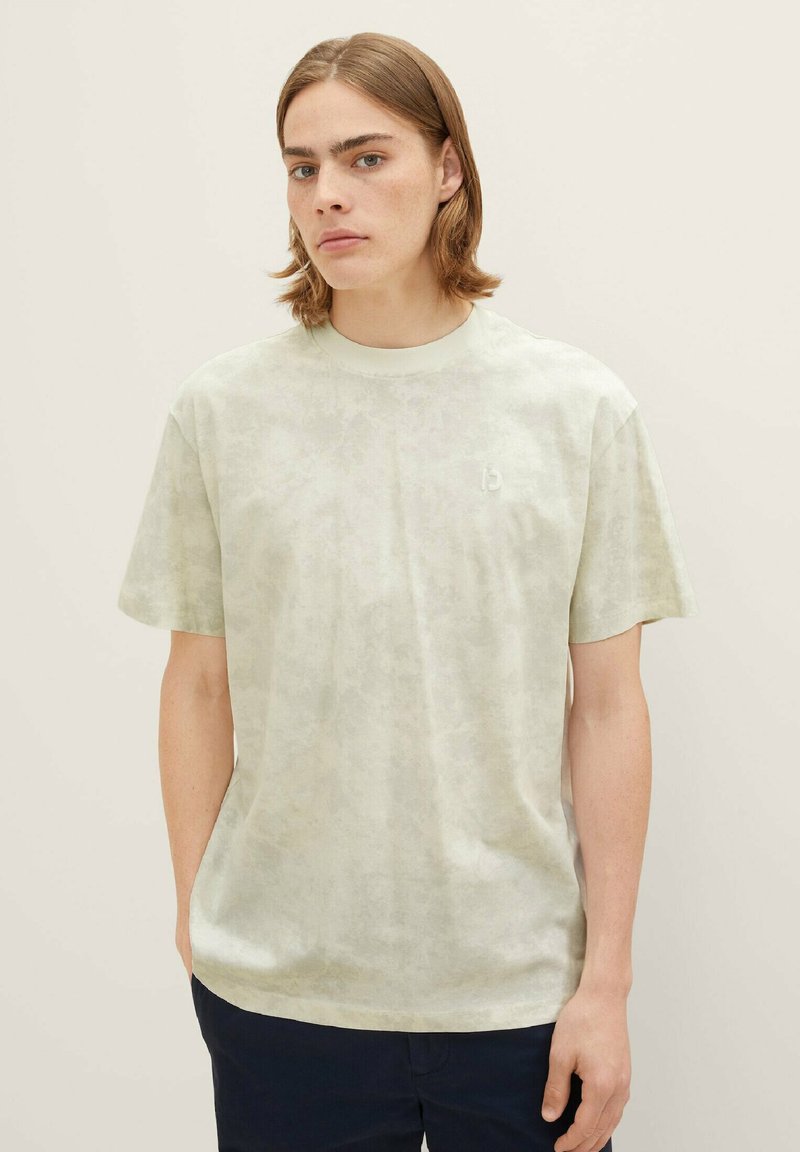 TOM TAILOR DENIM IM BATIK LOOK - Print T-shirt - white soft batik print ...