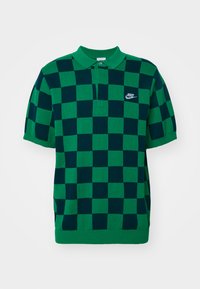 Nike Sportswear CLUB CHECKERS - Polo shirt - malachite/midnight navy ...