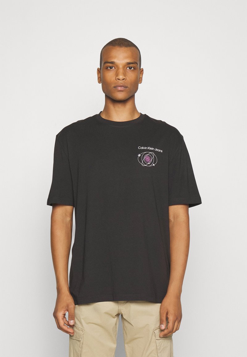 Calvin Klein Jeans FUTURE FADE SLOGAN TEE GENDERLESS UNISEX - Print T ...