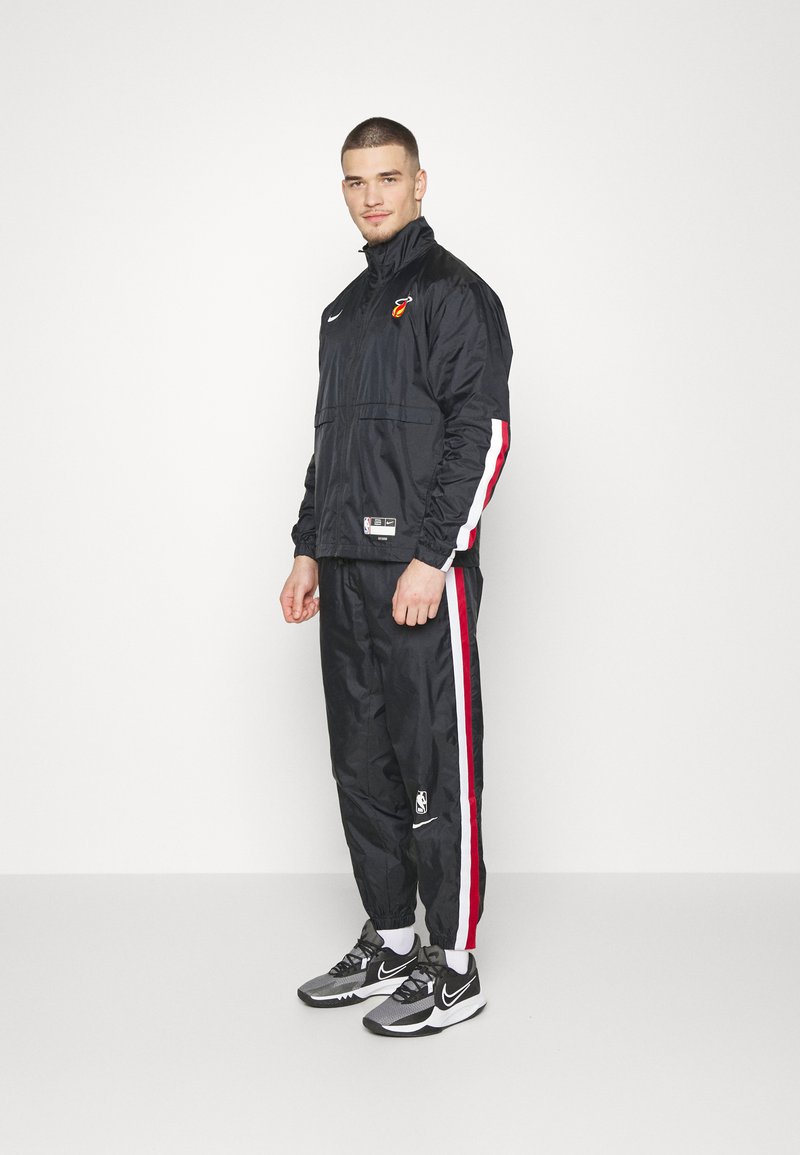 Nike Performance NBA MIAMI HEAT CITY EDITION TRACKSUIT SET - Klubruházat - black/white/tough red ...