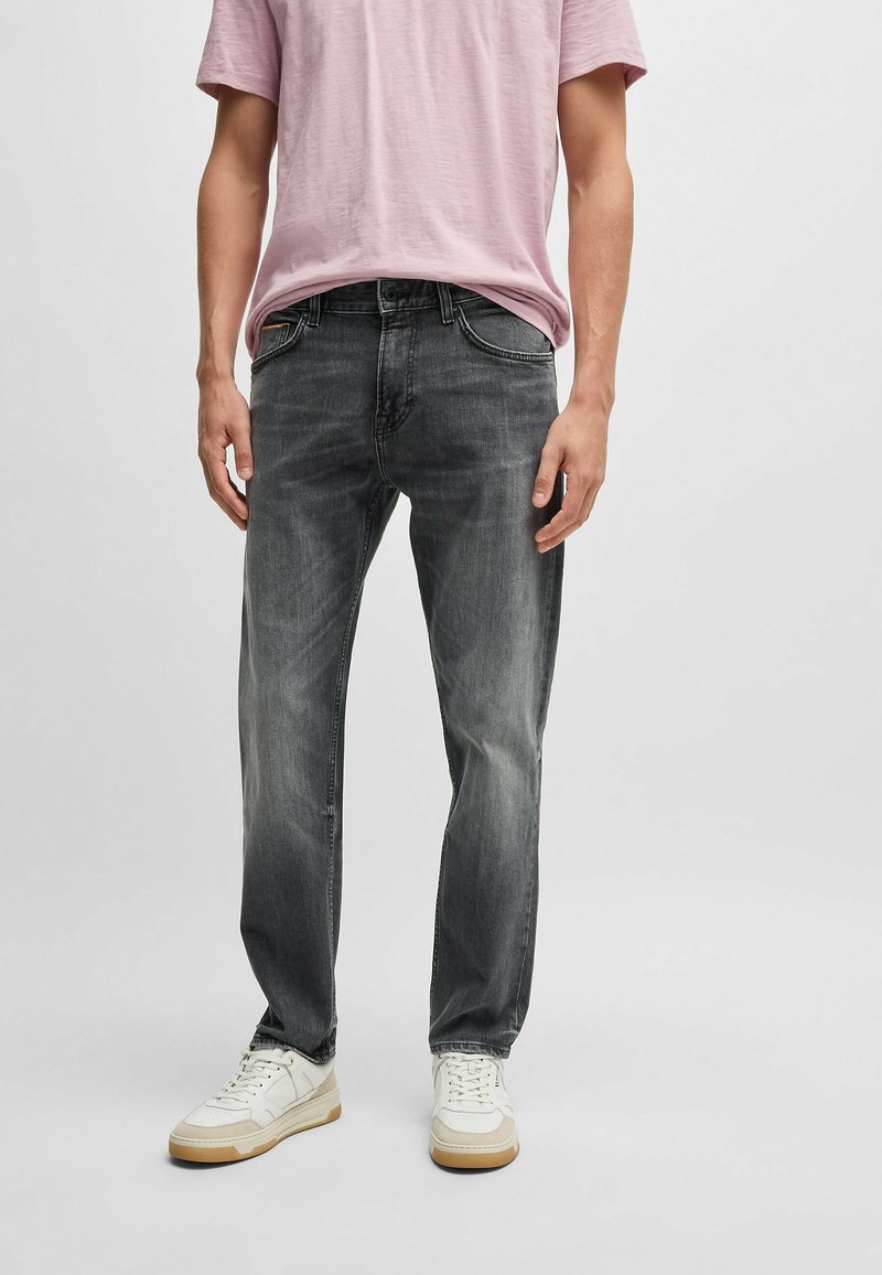 BOSS Jeans Tapered Fit - dark grey one/dark grey - Zalando