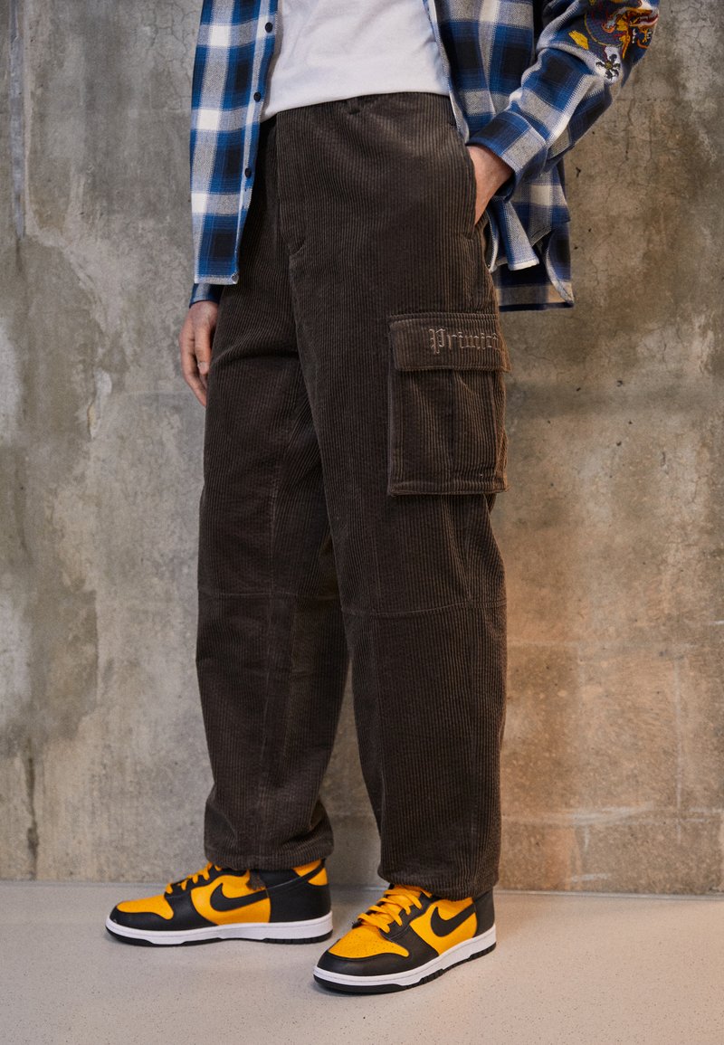 Primitive GENSIS PANTS - Pantalones cargo - brown/marrón - Zalando.es