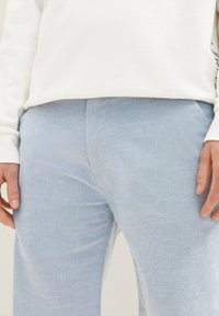 TOM TAILOR DENIM Shorts - blue white dobby/blau - Zalando.de