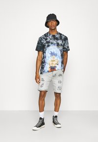 Brave Soul ANGOLA - Shorts vaqueros - light grey/gris claro - Zalando.es