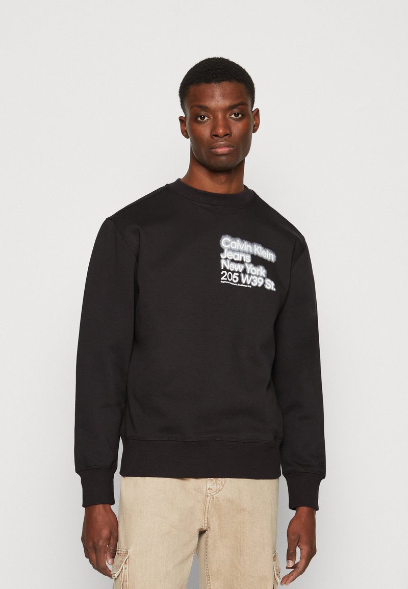Calvin Klein Jeans BLURRED ADDRESS LOGO CREW NECK - Sweatshirt - ck ...