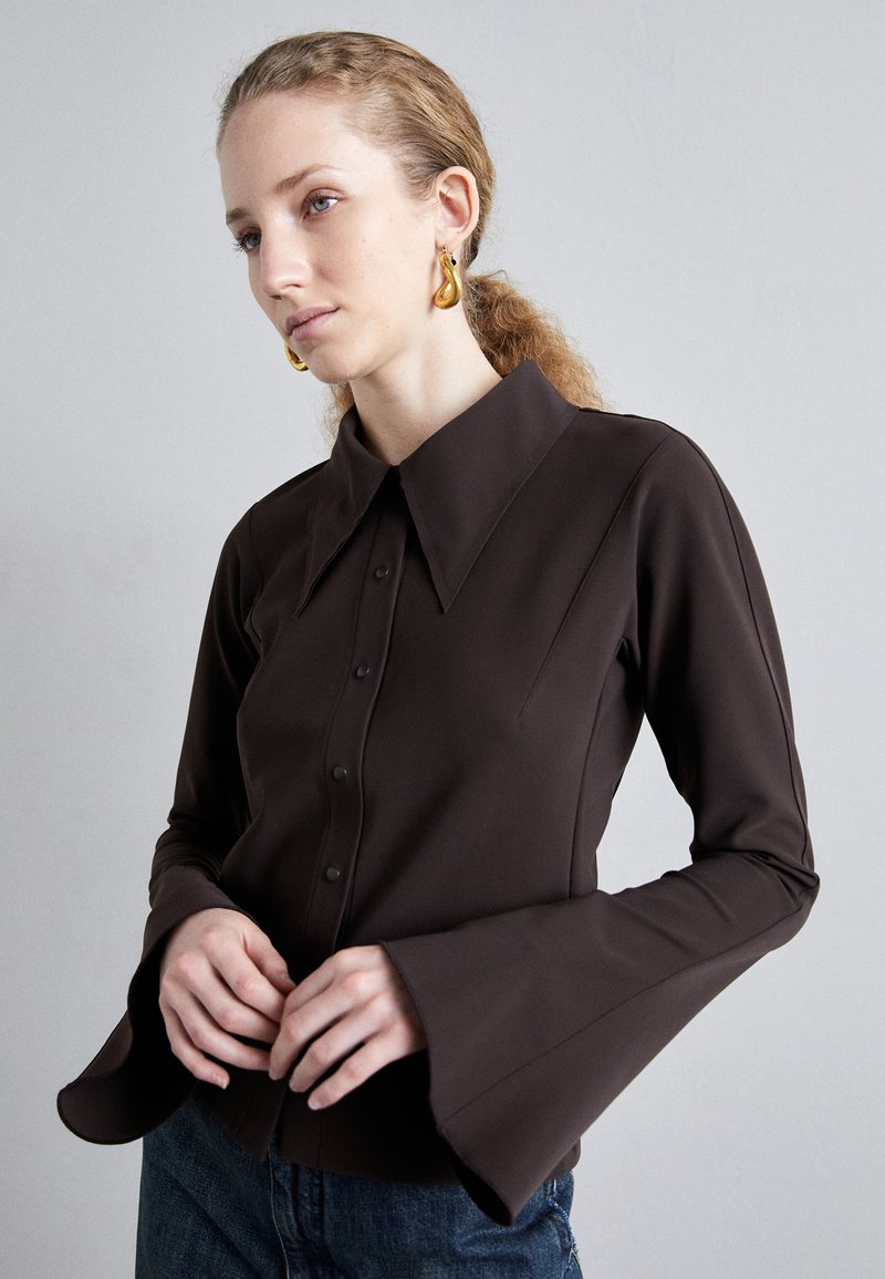 Ioannes FLARED SHIRT - Button-down blouse - ganache/dark brown - Zalando