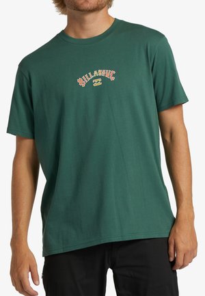 Napapijri BOLLO - T-Shirt print - green balsam/grün - Zalando.de