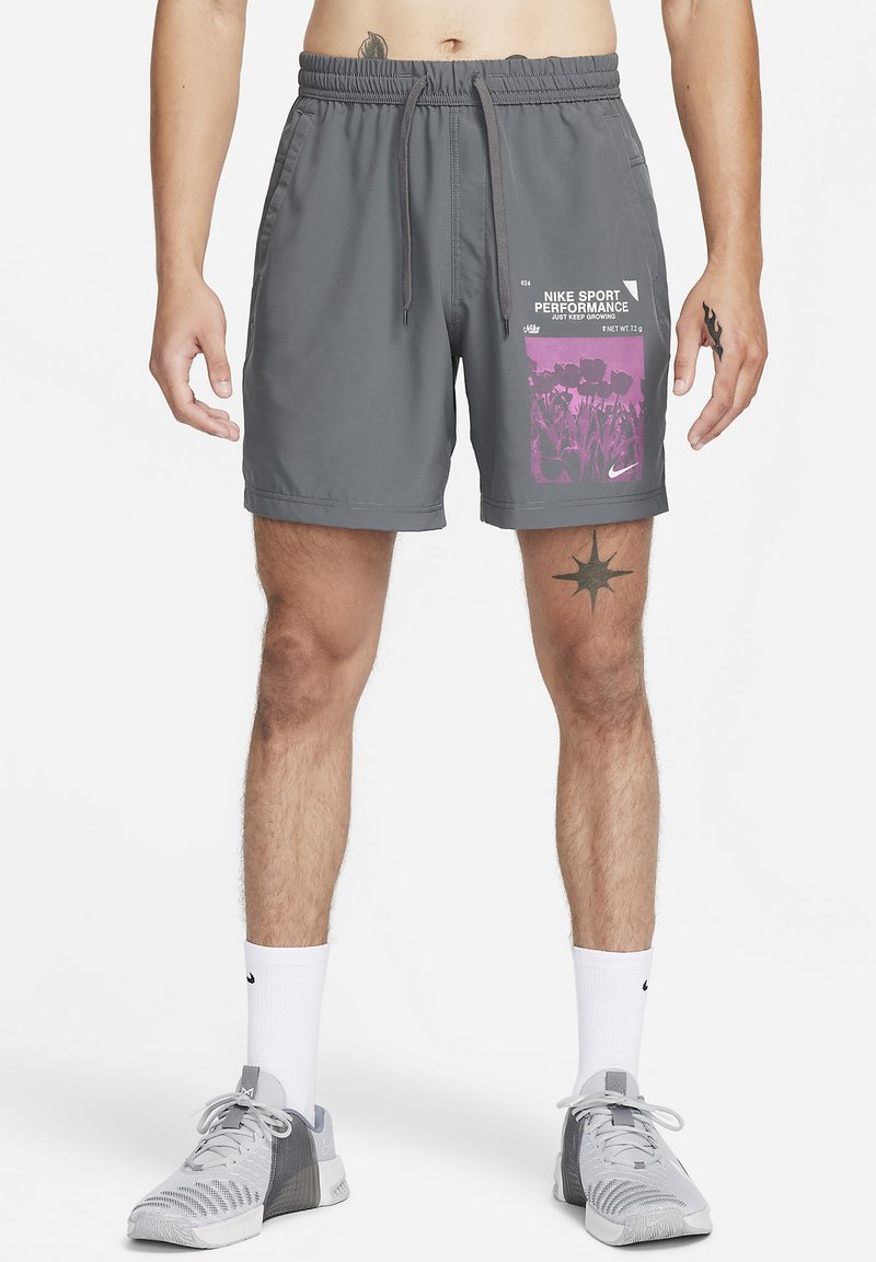 Nike Performance FORM - Korte sportsbukser - iron grey photon dust ...