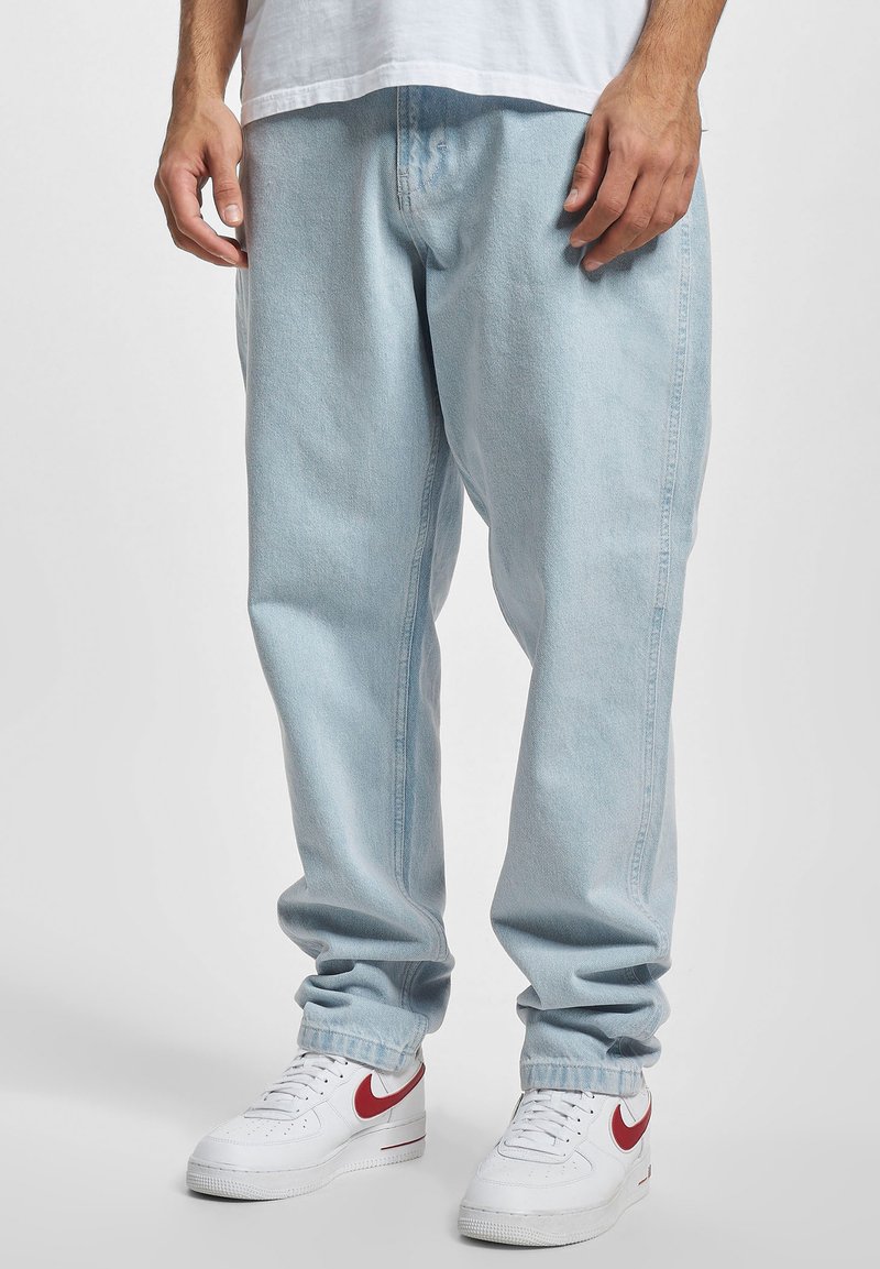 Karl Kani KMI-PL063-090-12 KK RETRO BAGGY WORKWEAR - Džíny Relaxed Fit - bleached blue/modrá ...
