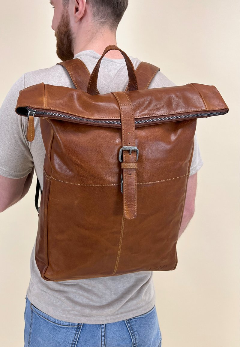 Gusti Leder HENNING - Tagesrucksack - hellbraun büffelleder/hellbraun ...