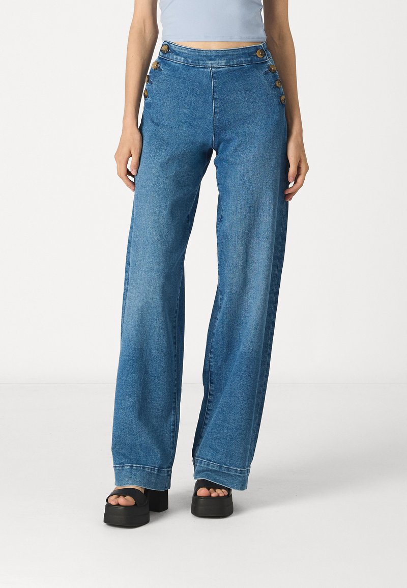 ONLY ONLMADISON BUTTON WIDE - Pernera ancha - medium blue denim/blue ...