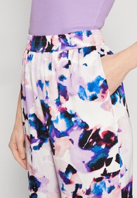 Selected Femme Stoffhose - moonlite mauve/mehrfarbig - Zalando.de