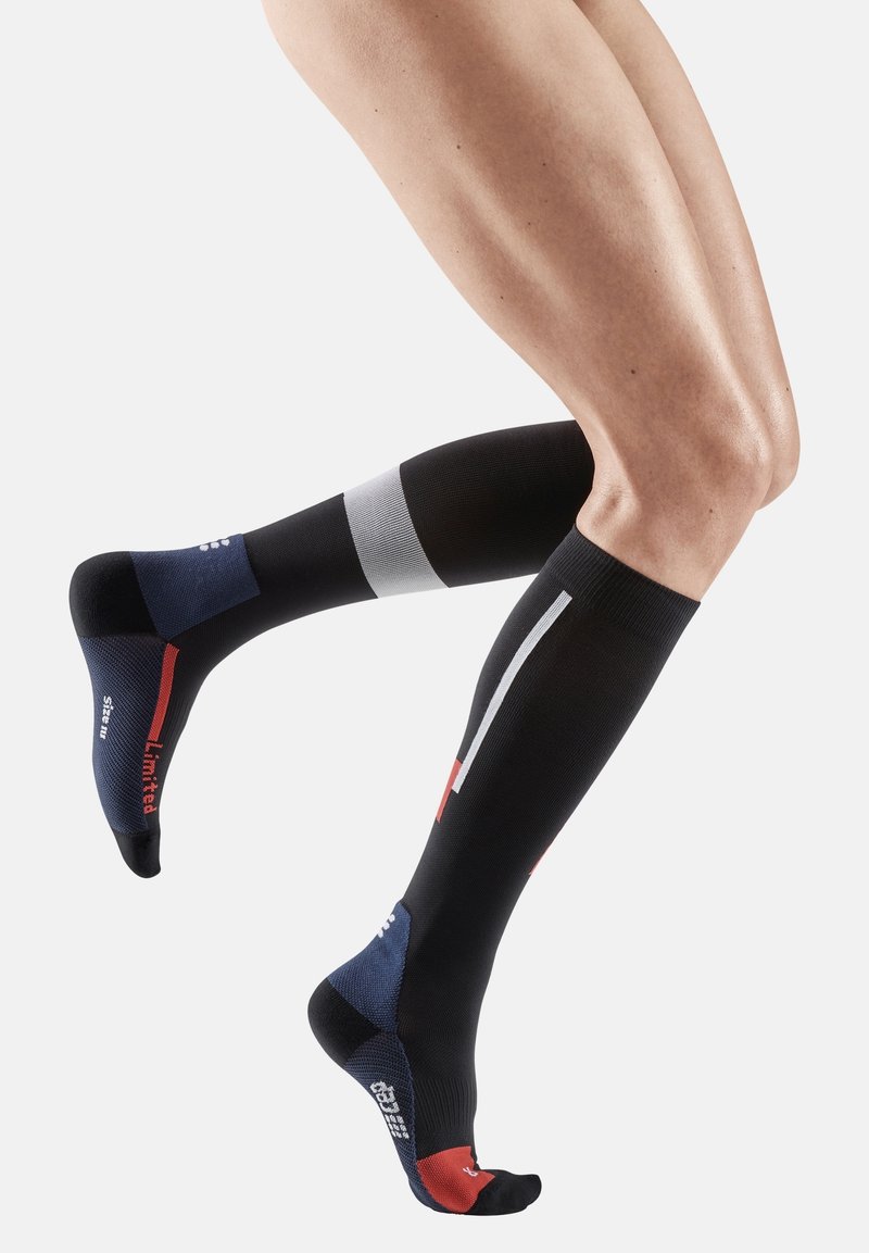 CEP COMPRESSION THE RUN LIMITED - Kniestrümpfe - black/schwarz - Zalando.de