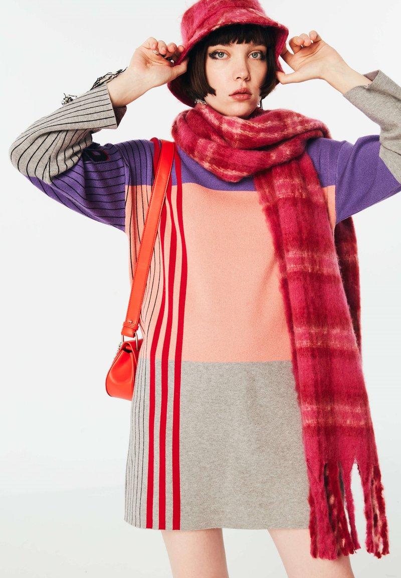 Twist COLORBLOCK LINE PATTERN - Cocktailklänning - purple/syrenlila ...