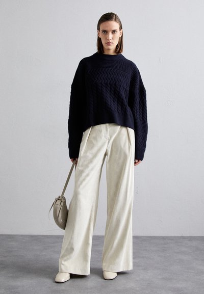 Filippa K BOXY BRAIDED - Strikkegenser - navy/mørkeblå - Zalando.no