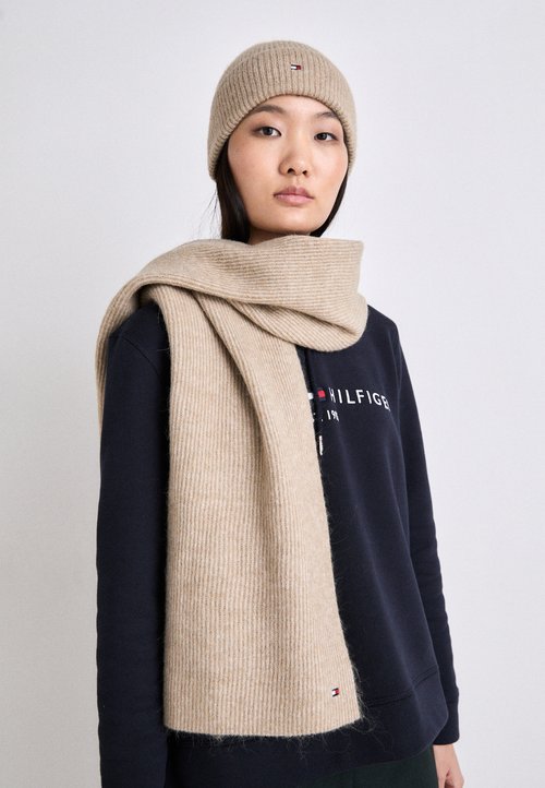 Tommy Hilfiger ESSENTIAL FLAG FUZZY - Pipo - beige - Zalando.fi