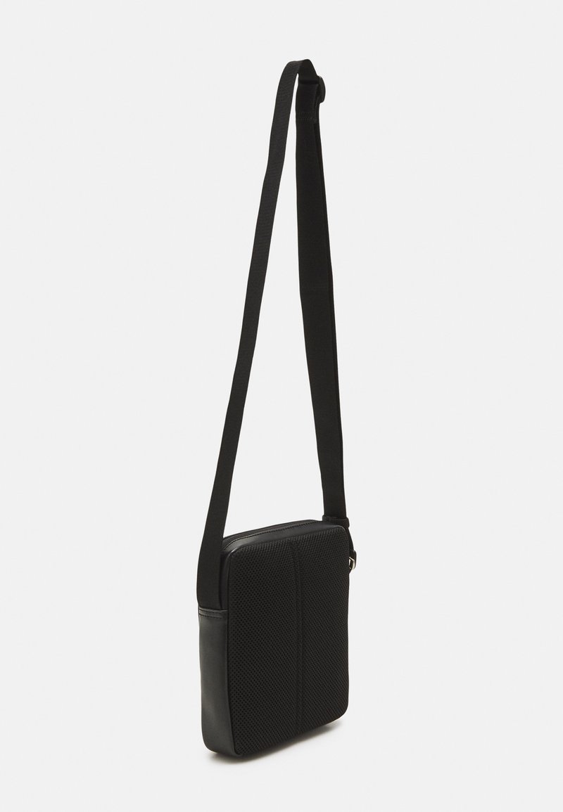 Calvin Klein Jeans Monogram Reporter Unisex Taška Cez Plece Black