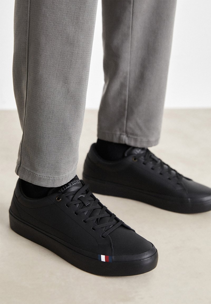 Tommy Hilfiger MODERN - Trainers - triple black/black - Zalando