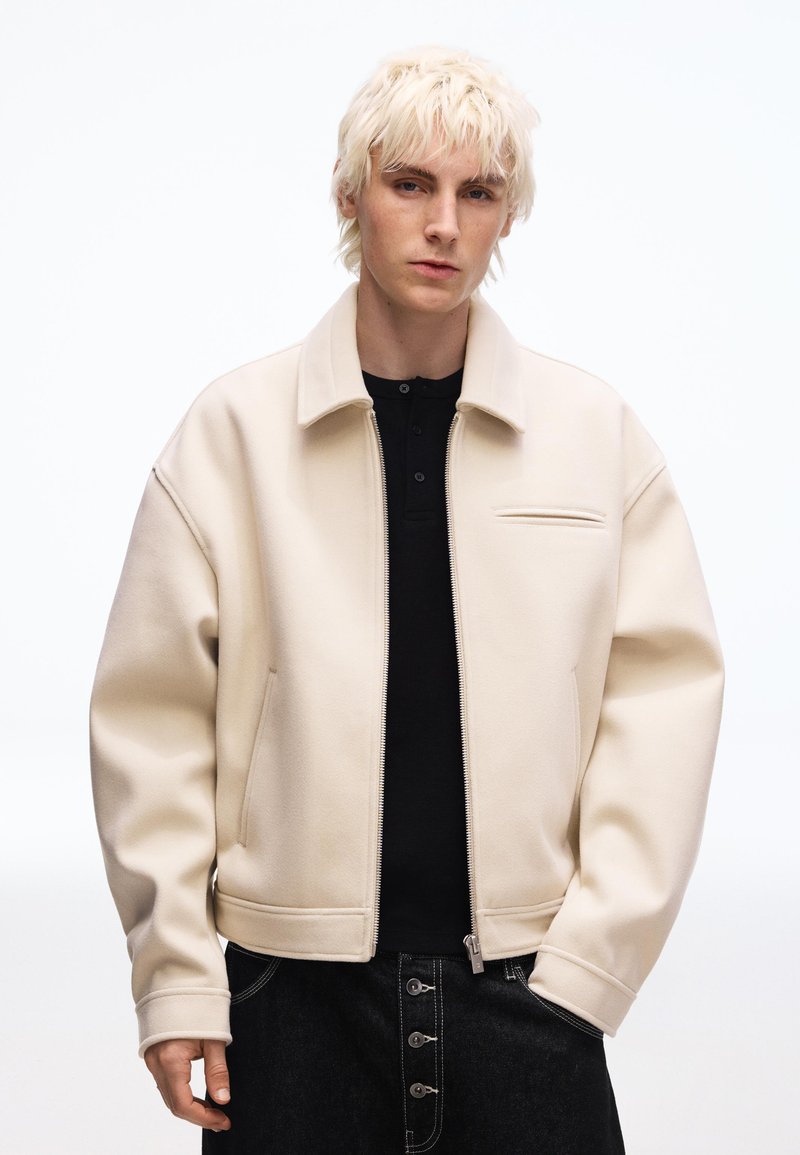 Bershka TEXTURE ZIP-UP - Summer jacket - stone - Zalando